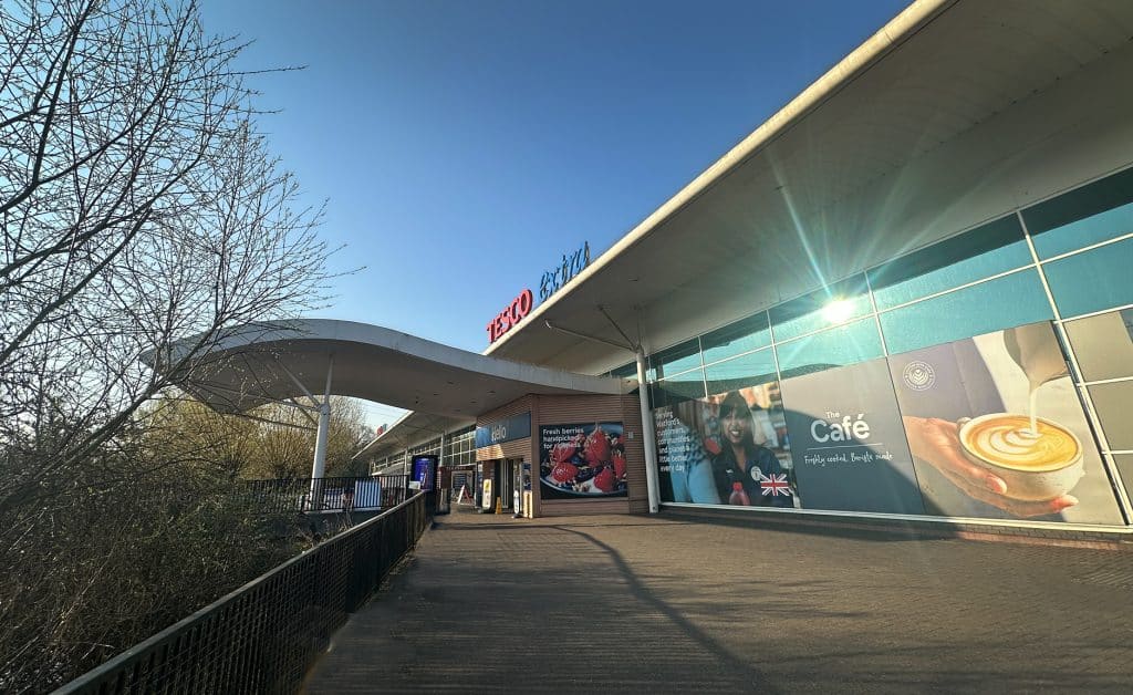 LIGHTWEIGHT SOLAR PIONEER IN LANDMARK TESCO WATFORD EXTRA PROJECT - PES ...